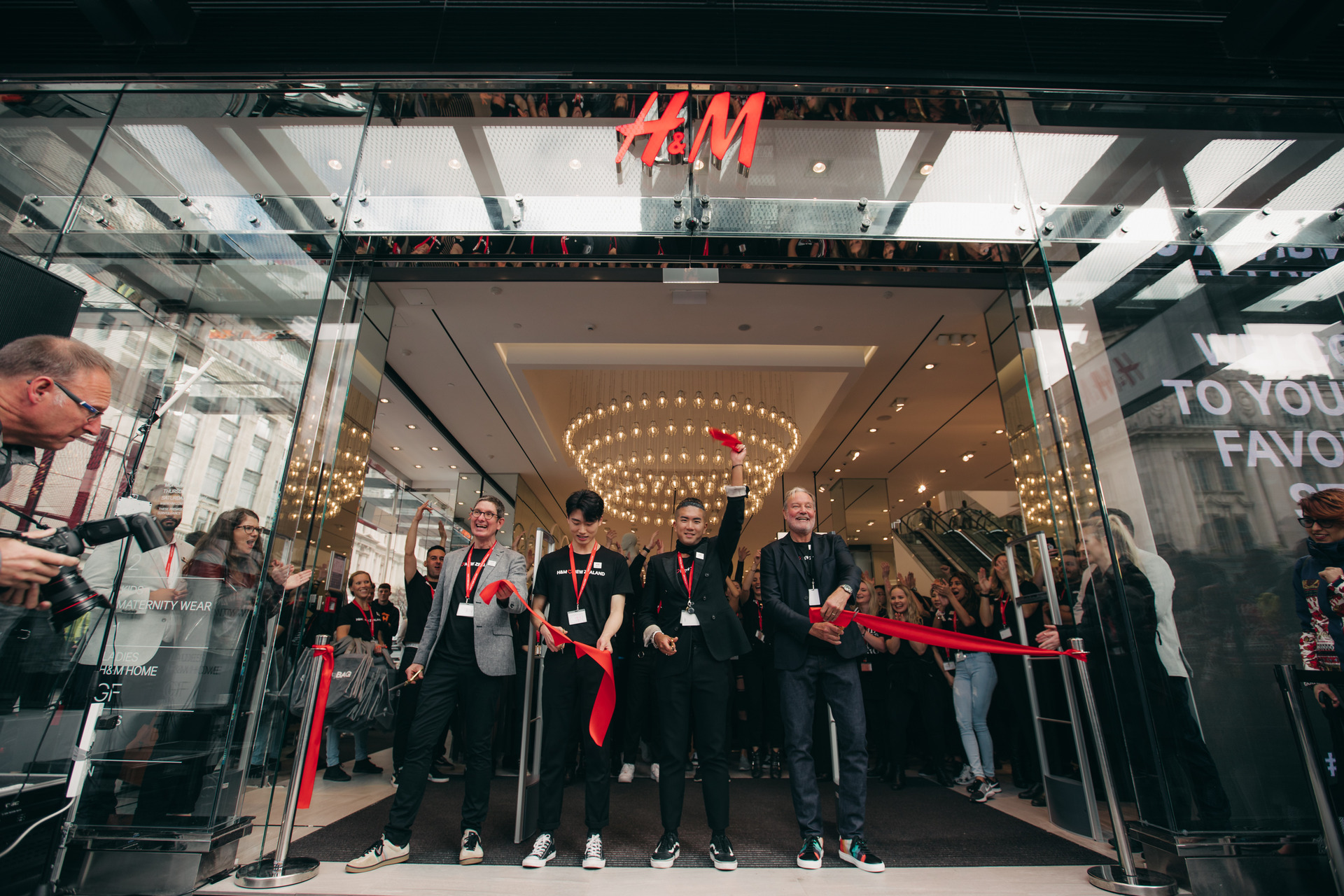 Hundreds queue for H&M's flagship store opening
